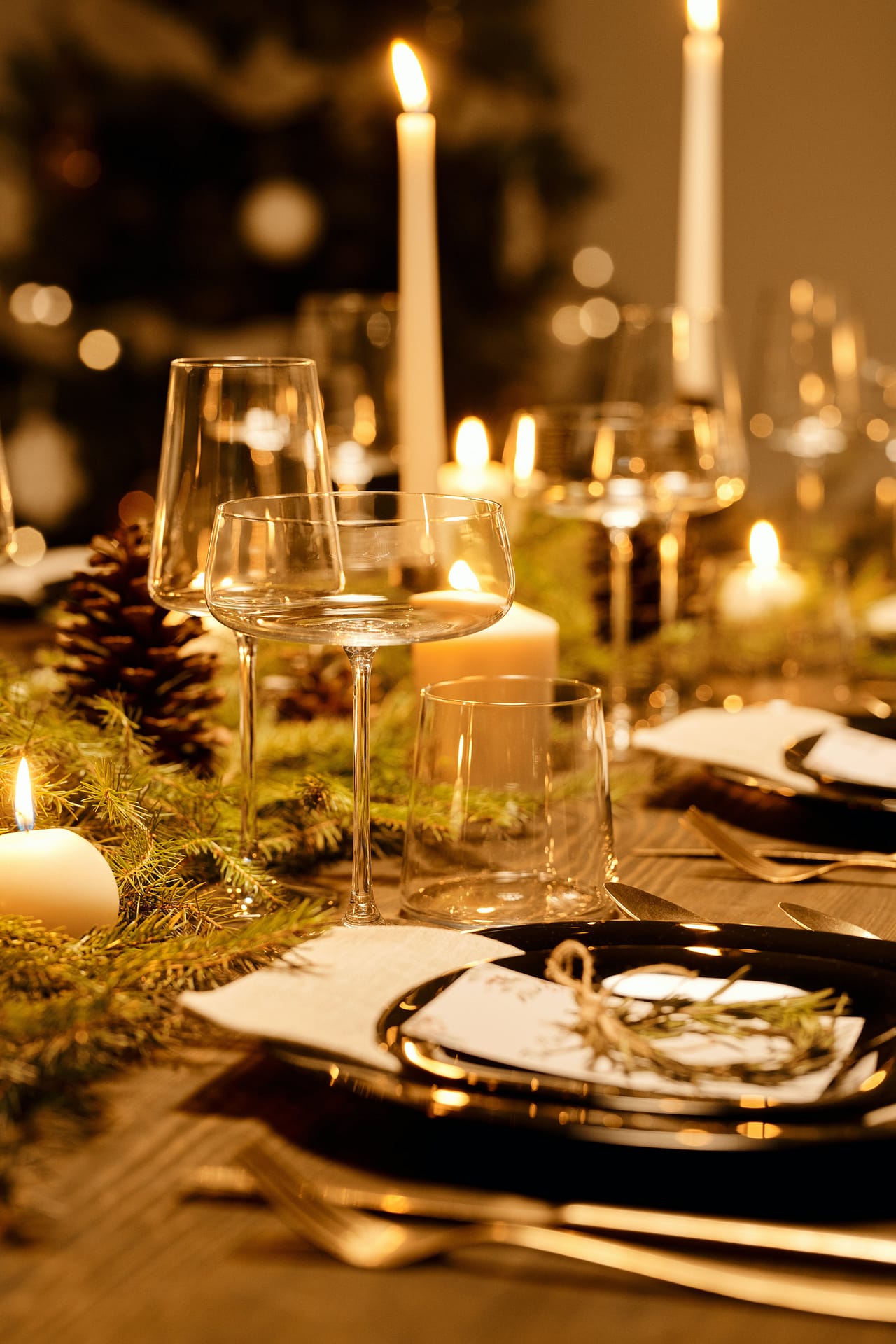 Deck the Halls with These Festive Christmas Table Ideas | aitecch_design